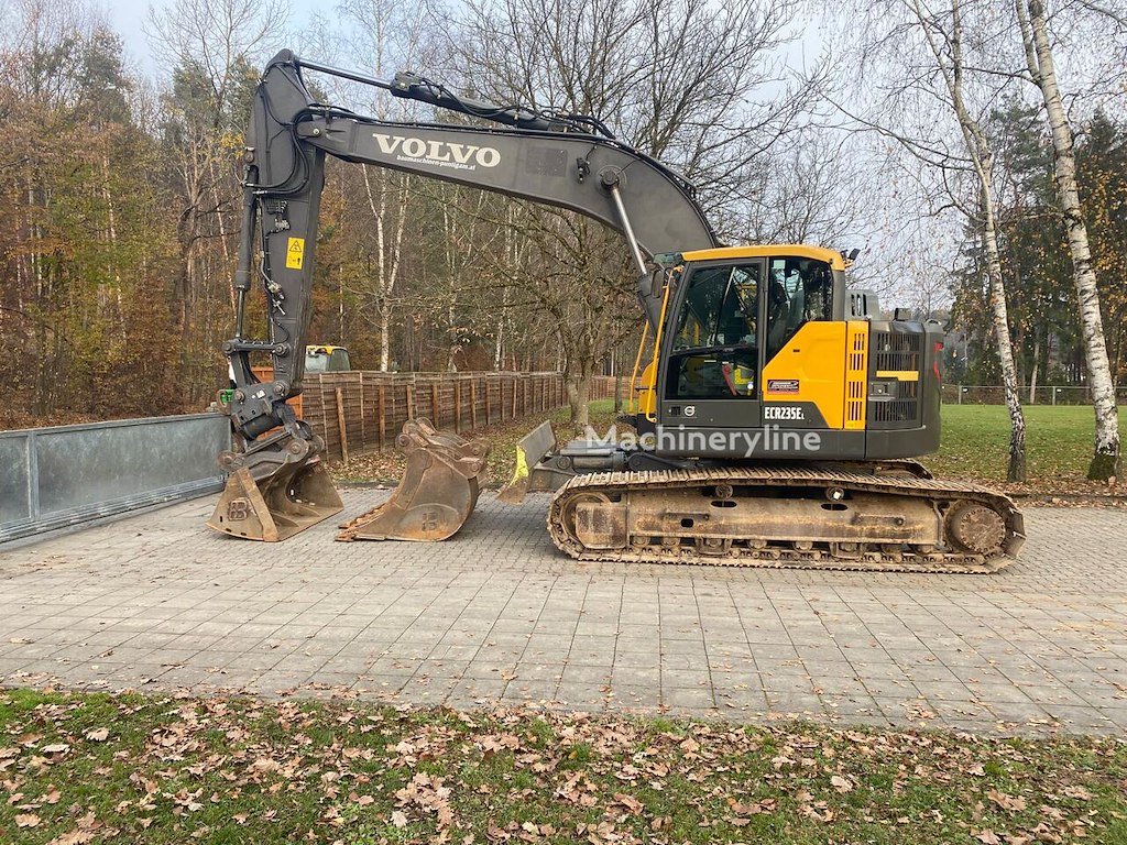 Volvo ECR 235 EL bager guseničar