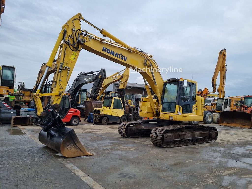 Komatsu PC 228 USLC-8 bager guseničar