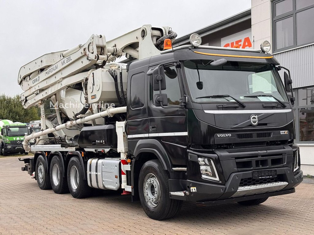 Volvo FM kamion s mešalicom za beton