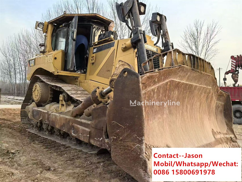 Caterpillar D8T buldožer