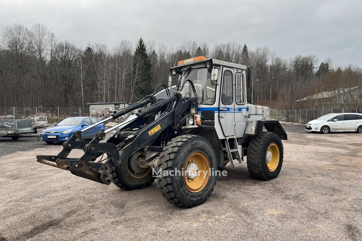 Prodaje se Volvo BM 4200 prednji utovarivač na aukciji