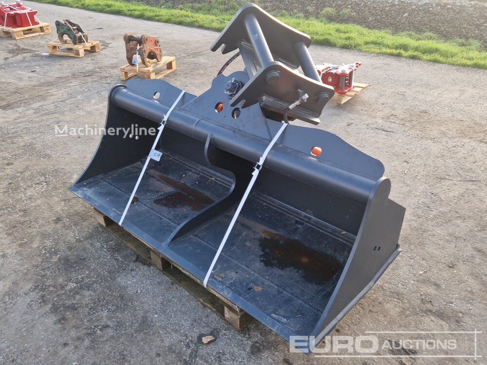 Prodaje se 70" Hydraulic Tilt Ditching Bucket to suit 65mm Pin kašiku za gradiranje na aukciji