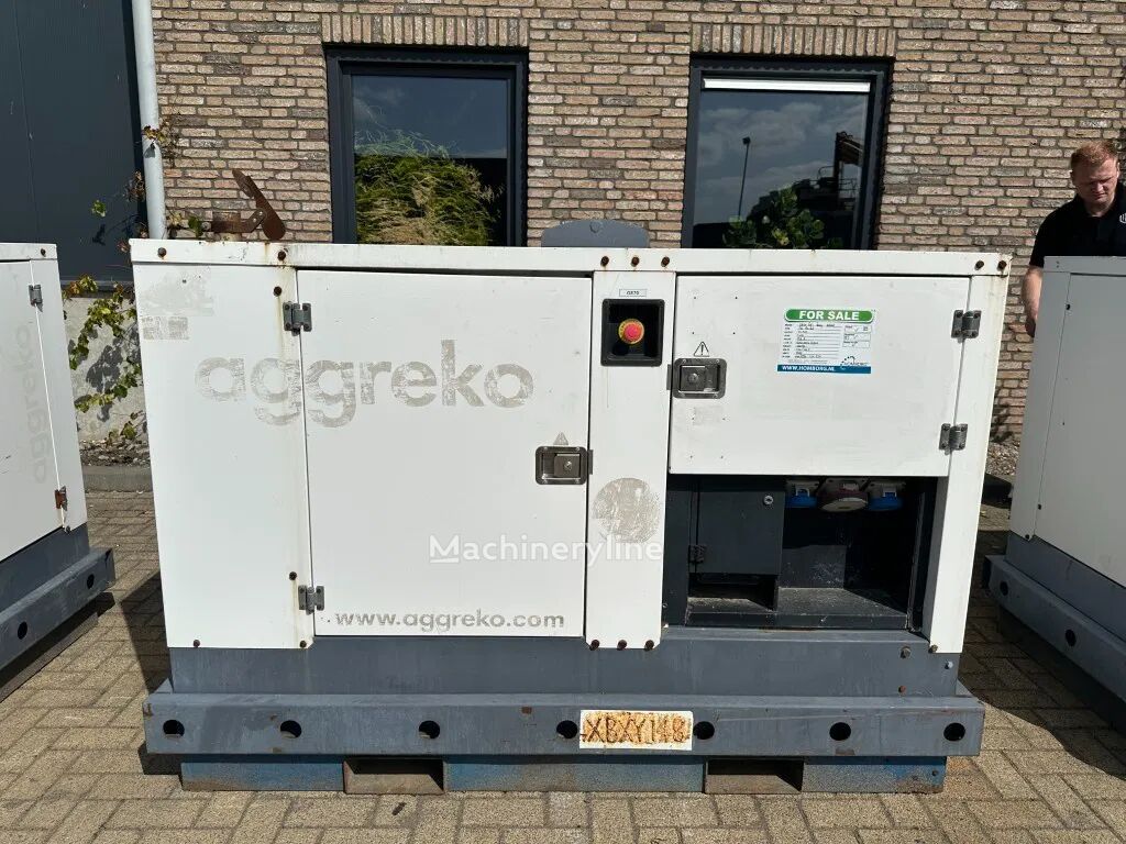IVECO FPT F32 AM1A Leroy Somer 32 kVA Silent generatorset 129 hours ! diesel generator