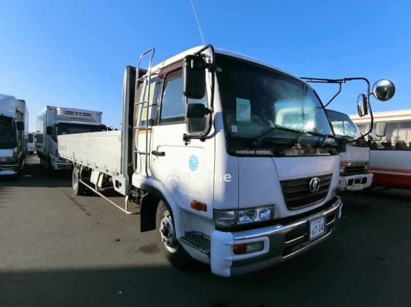 Nissan UD TRUCK kamion s ravnom platformom