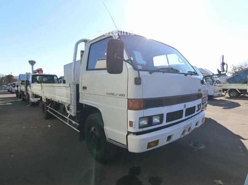 Isuzu ELF kamion s ravnom platformom