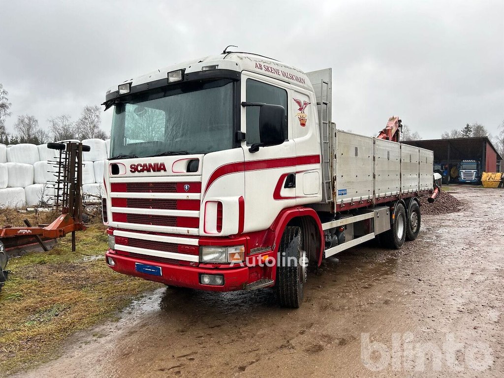 Prodaje se Scania R124GB 4NA420 kamion s ravnom platformom na aukciji