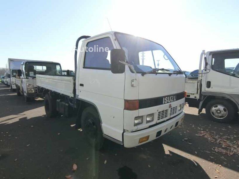 Isuzu ELF kamion s ravnom platformom