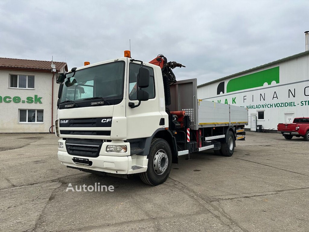 DAF CF 75.310 with crane PALFINGER, E5 vin 221 kamion s ravnom platformom