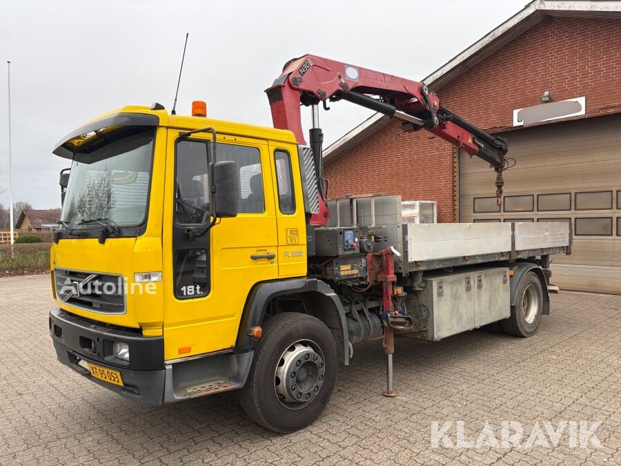 Prodaje se Volvo Fl 18 E kamion s ravnom platformom na aukciji