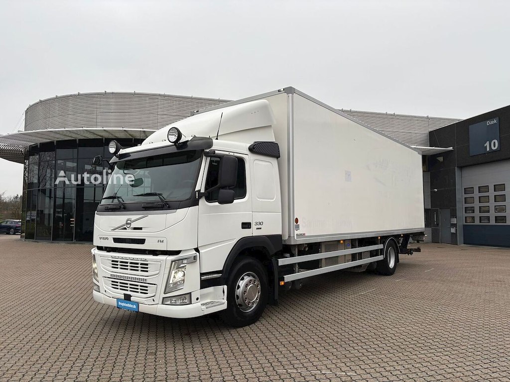 Volvo FM330 kamion furgon