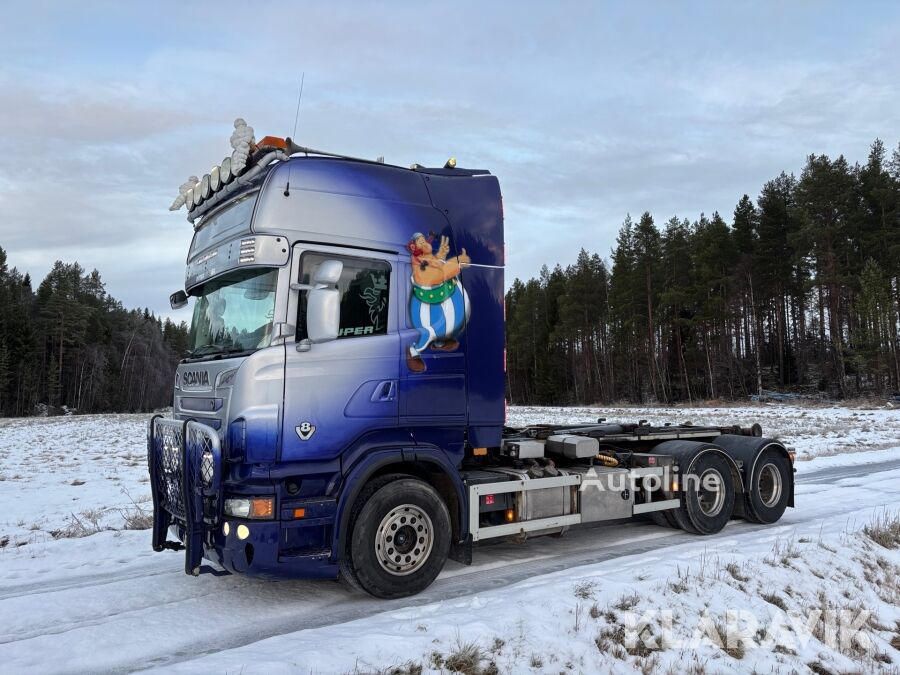 Prodaje se Scania R730LB6X4HNB rol kiper sa kukom na aukciji