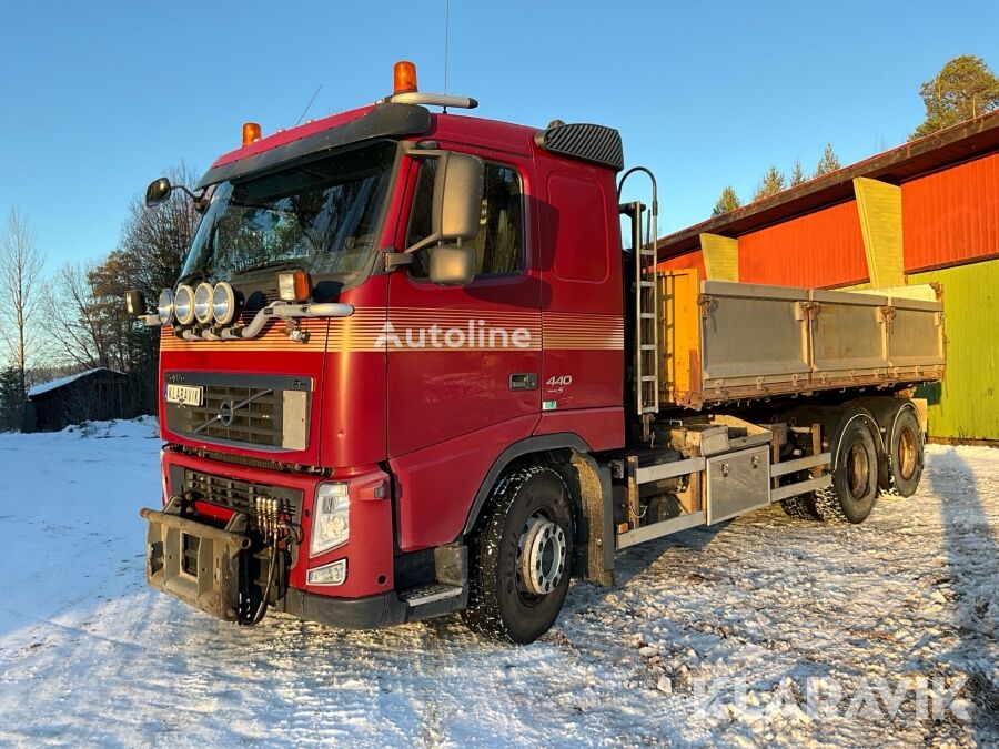 Prodaje se Volvo FH 440 rol kiper sa kukom na aukciji