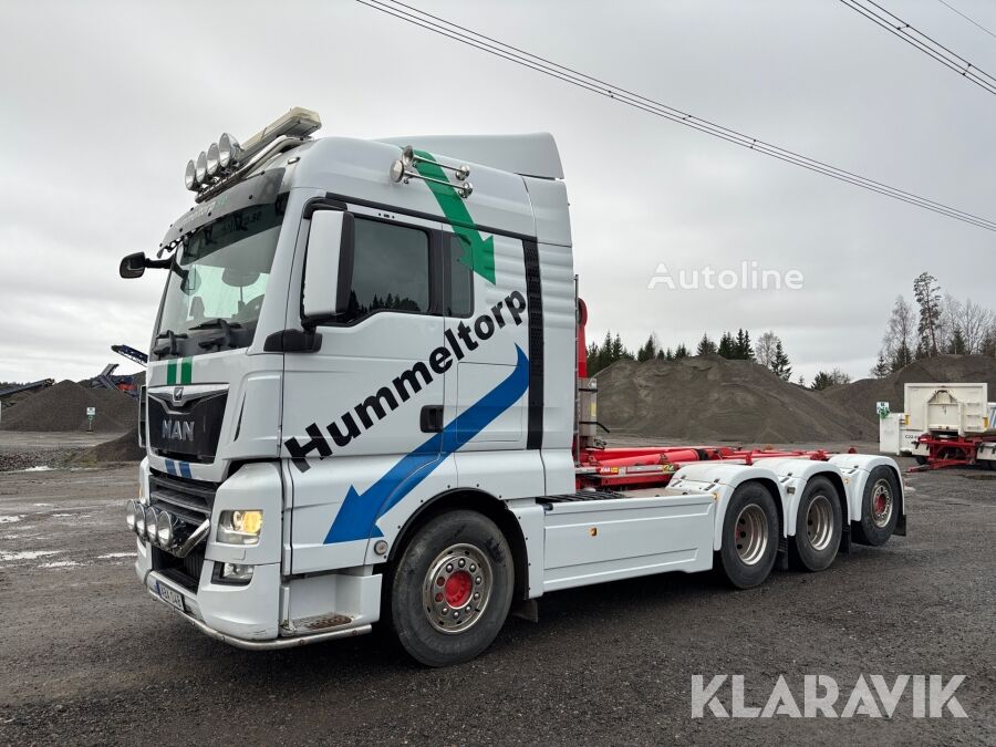Prodaje se MAN TGX 35.500 8X4-4 BL rol kiper sa kukom na aukciji