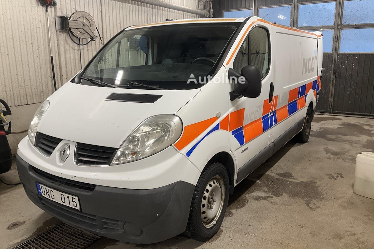 Prodaje se Renault Trafic minibus furgon na aukciji