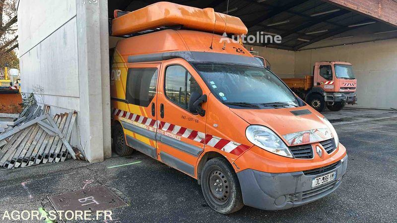 Prodaje se Renault TRAFIC minibus furgon na aukciji