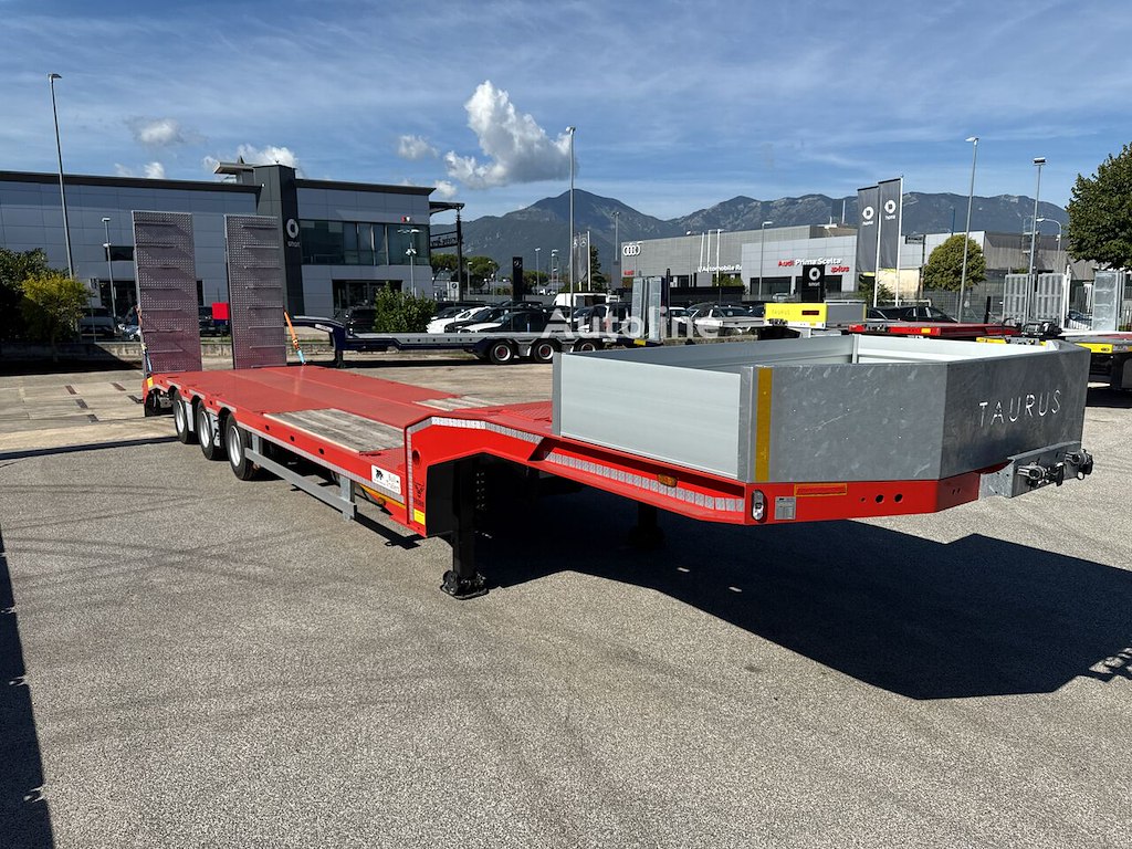 Nova Bull Trailers Taurus poluprikolica sa niskom platformom