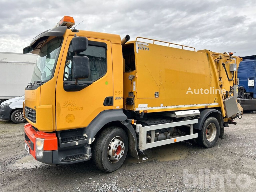 Prodaje se Volvo FL kamion za smeće na aukciji