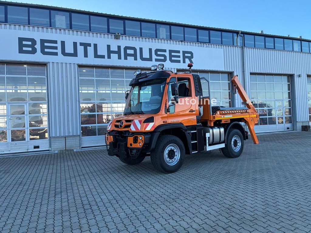 Mercedes-Benz Unimog U 430 mit Jotha Absetzer CombiCon 5018 U univerzalna komunalna mašina