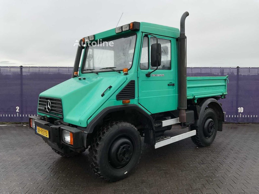 Prodaje se Mercedes-Benz Unimog univerzalnu komunalnu mašinu na aukciji