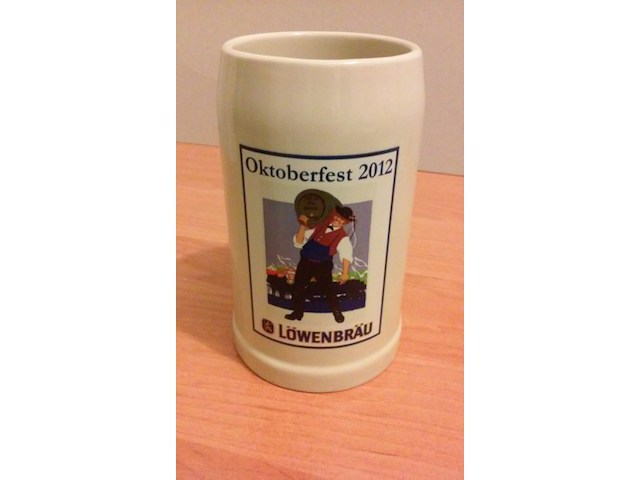 Oktoberfest 2012 Lowenbrau krigla za pivo