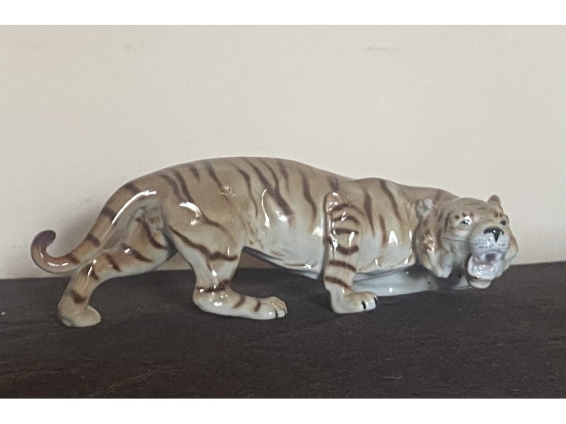 Tigar porcelanska figura