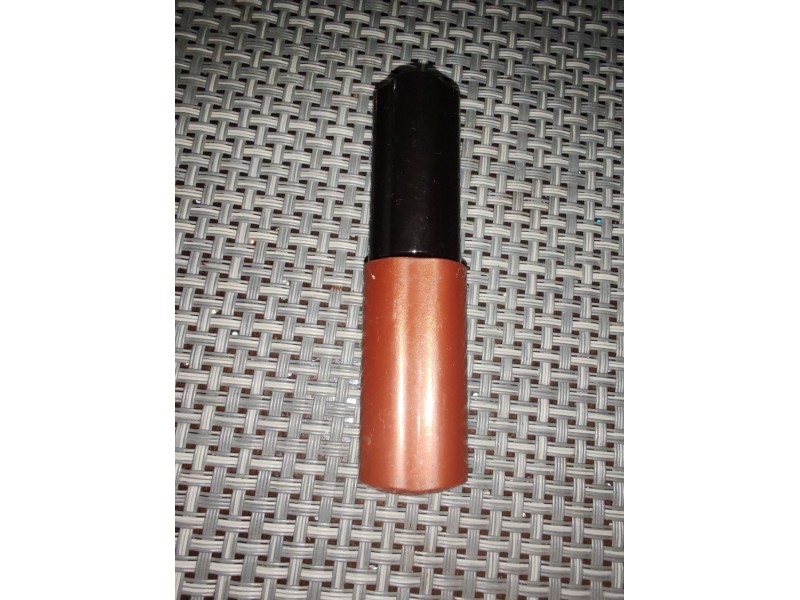 SHISEIDO LACQUER ROUGE R 616 RUŽ. ZA USNE