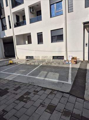 Izdaje se parking mesto u centru Niša, 14m2