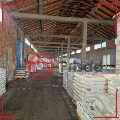 Stara Pazova hala 1000m2+1500m2 betoniranog placa