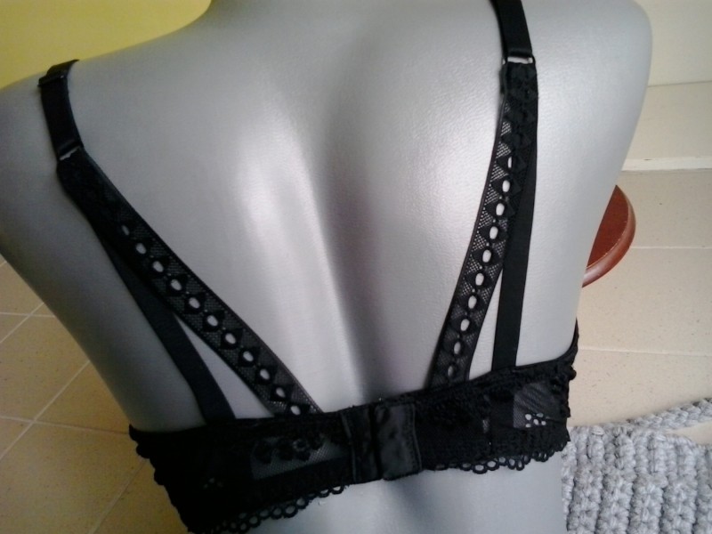 H&M push up cipkani grudnjak 75C