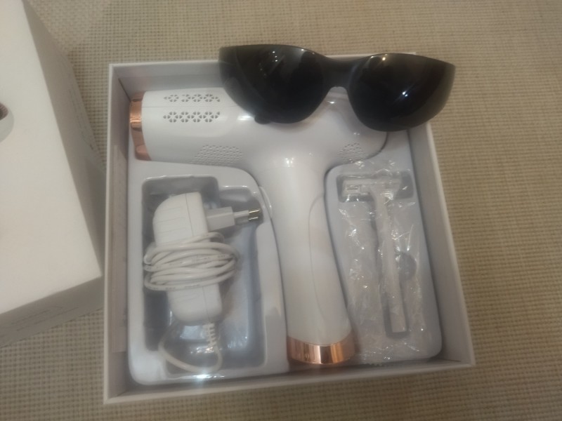 LASERSKI EPILATOR