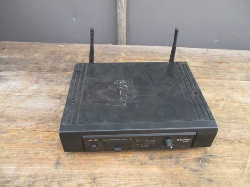 SONIC AUDIO UHF-250 -neispitano-citaj opis