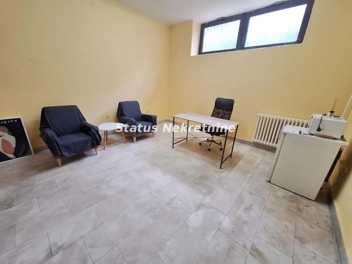 Izdavanje, poslovni prostor, 19m², Centar, Novi Sad