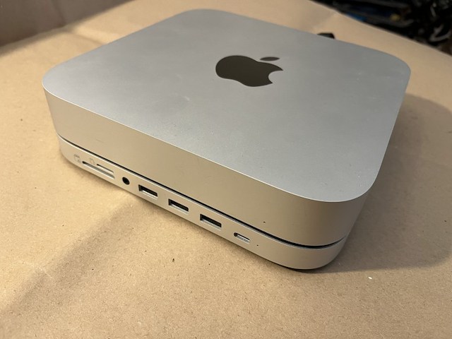 Apple Mac Mini M1 8GB 256GB + Satechi dock + 1TB SSD