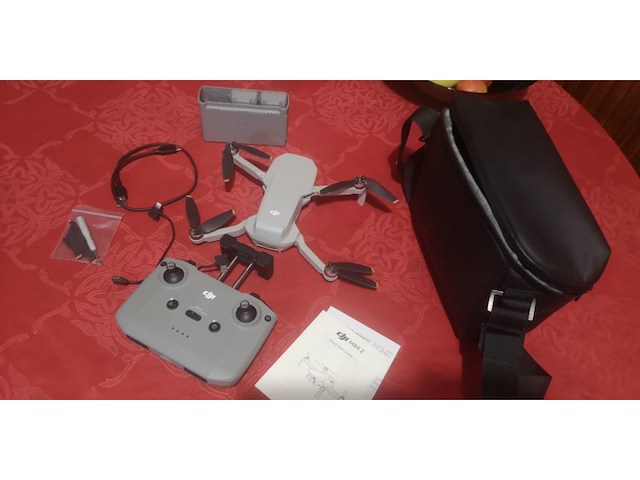 DJI mini 2 dron sa dodatnom opremom