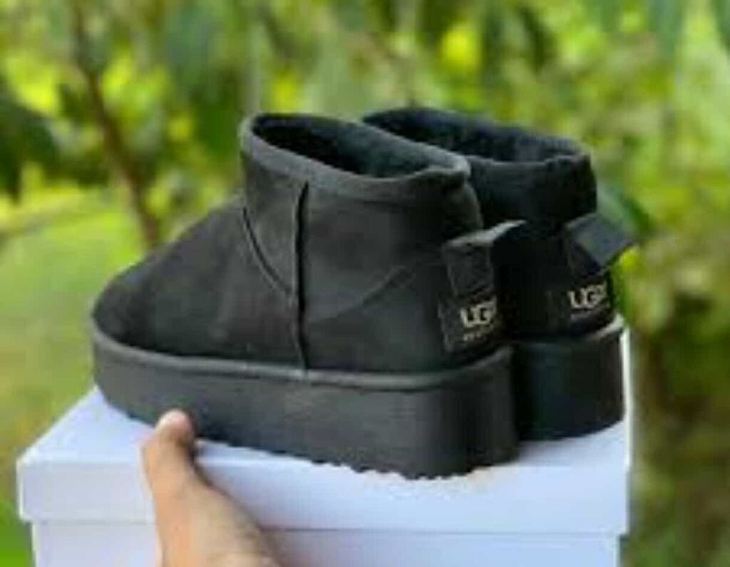 Ugg mini čizme, bоја - Crna, 39