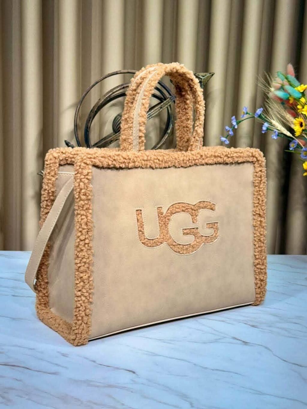 UGG torbe Cena 5100 Dim.l 29x39 But.P45