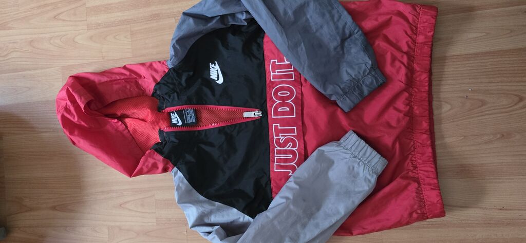 Nike, Sa kapuljačom, 116-122