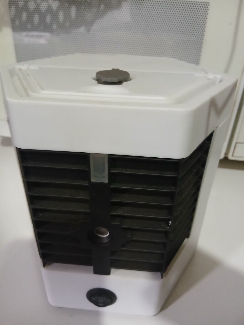 Mini prenosni isparivač/hladnjak vazduha (evaporativni “air cooler”)
