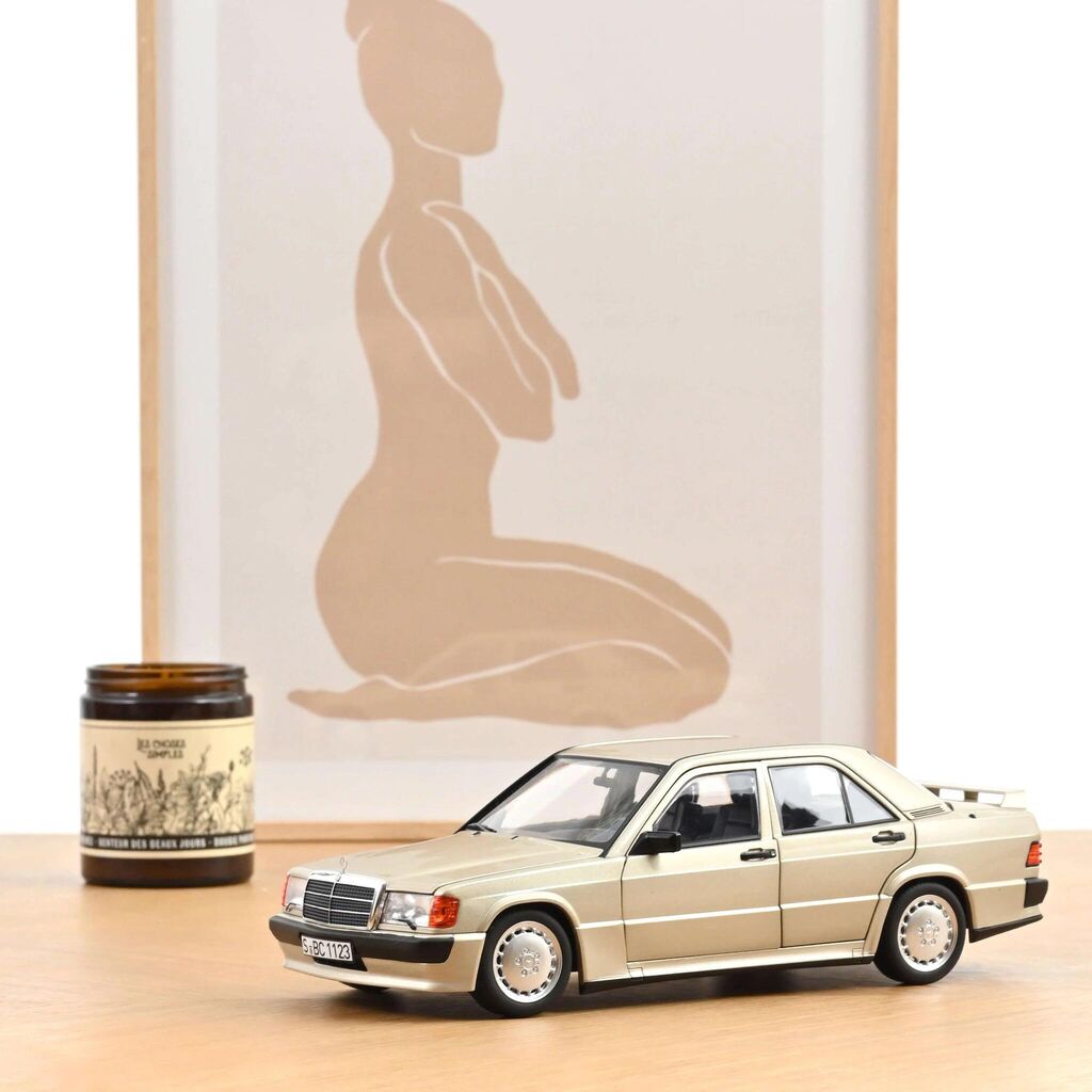 ⚪ Mercedes-Benz 190 E 2.3-16 — 1984 — Smoke Argent Métallisé — 1:18 —
