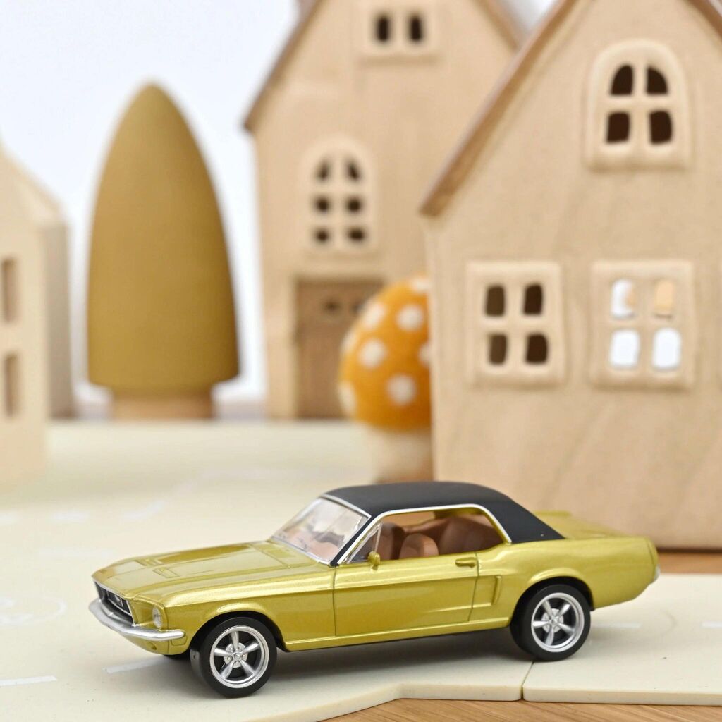    Ford Mustang Coupe 1968 – Gold (Norev Jet-Car 1:43) Kolekcionarski
