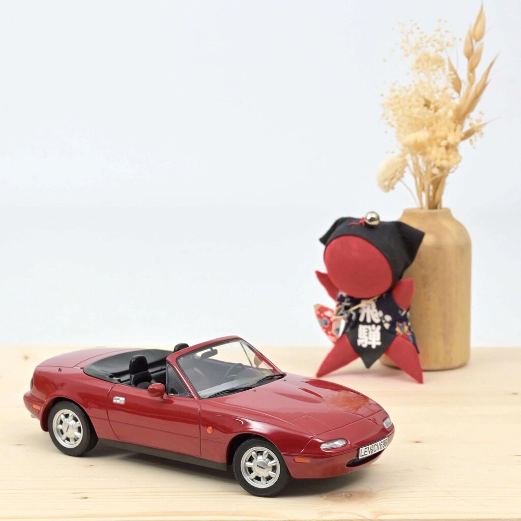   ️ Mazda MX-5 1989 – Red – Norev Norev Mazda MX-5 iz 1989. godine, u