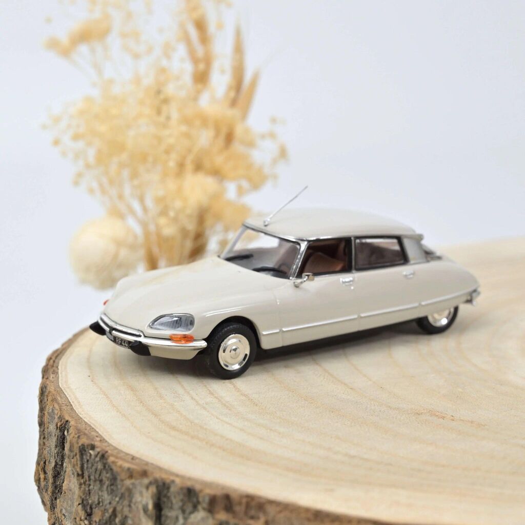 Citroën DS 23 Pallas – Albatros Beige – 1973 – 1:43 – Norev Norev