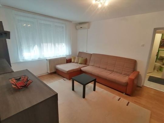 Namešten dvosoban stan 47m2 - Detelinara