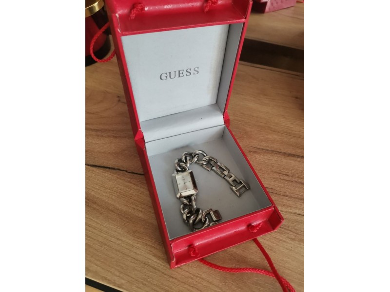 Guess zenski sat original sa kutijom
