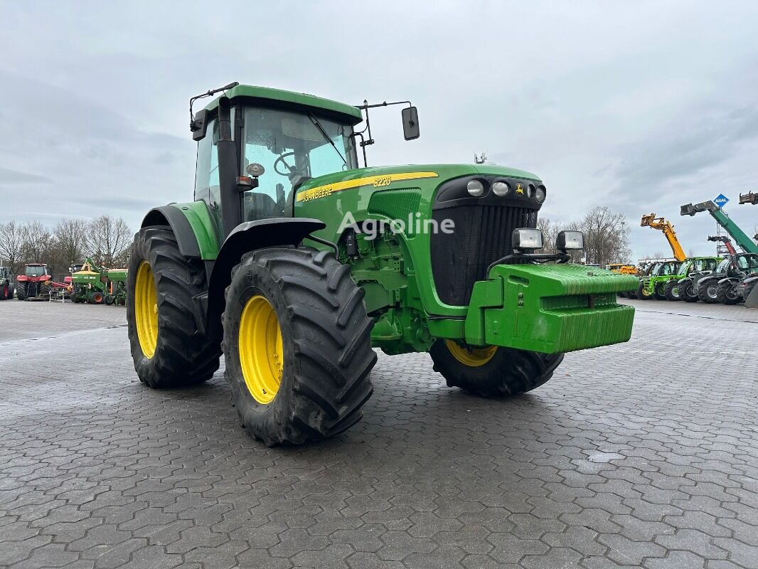 John Deere 8220 Powershift traktor točkaš