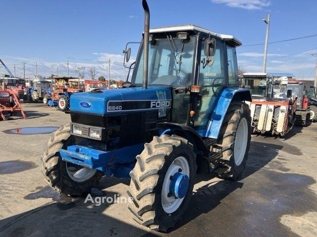 New Holland TRACTOR(NEW HOLLAND) traktor točkaš