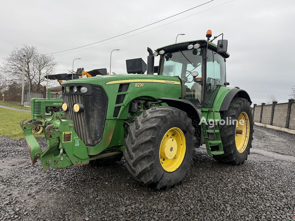John Deere 8230 traktor točkaš