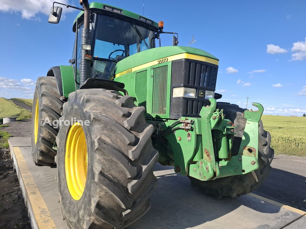 John Deere 7710 traktor točkaš