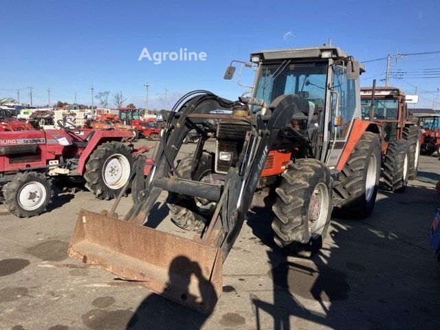 Massey Ferguson TRACTOR(Massey Ferguson) traktor točkaš