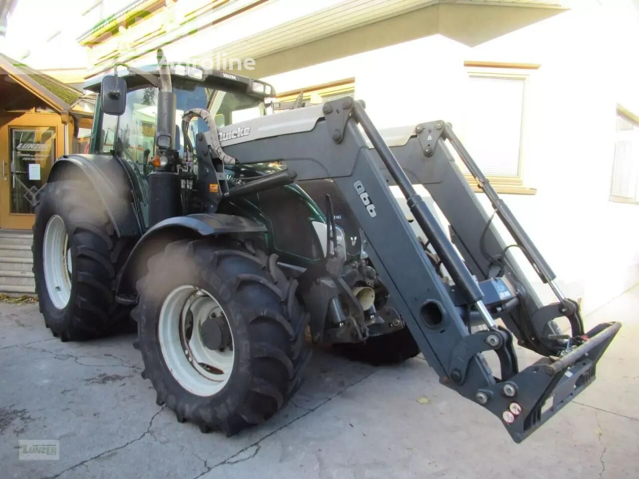 Valtra n 143 hi tech 3 traktor točkaš
